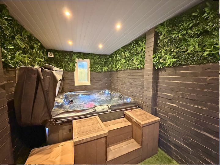 Hot Tub House | Pool Table |Sleeps 5 |Free Parking - Newcastle upon Tyne