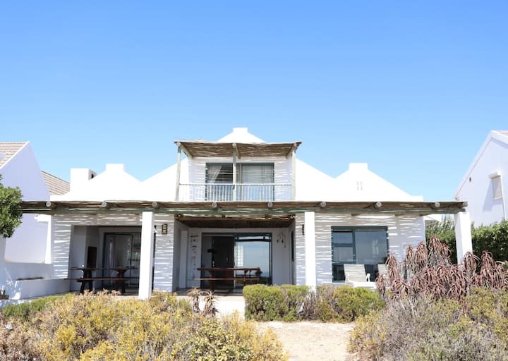 Brit Bay Dream – Spacious Beach House For 12 - Saint Helena Bay