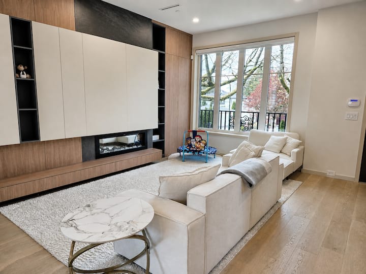 Premium Full Home | Main & Upper Floors - Vancouver