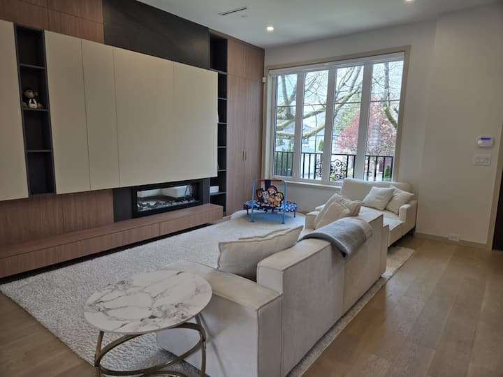 Premium Full Home | Main & Upper Floors Only - Vancouver