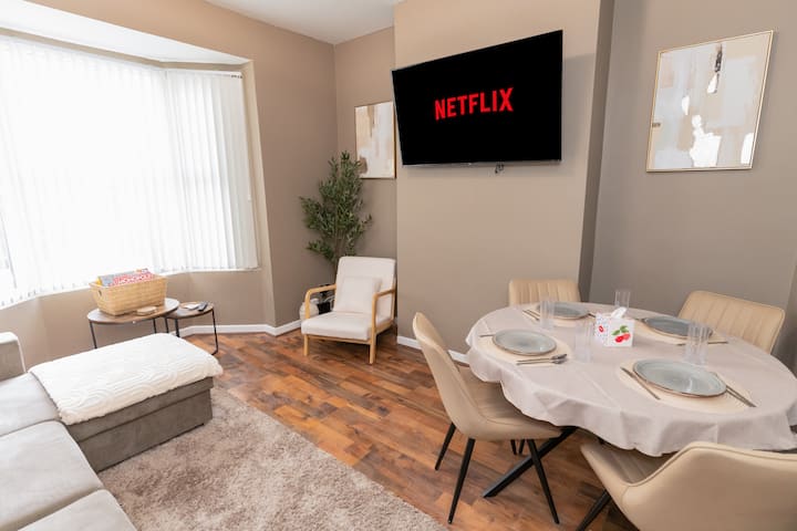 Premium Flat | Sleeps 4 | Great Location - Guernsey