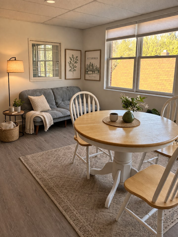 Nfl Draft Stay|free T To Downtown|above Local Bar - Oakdale, PA