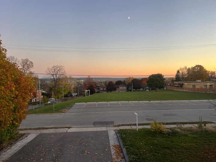 Master Bedroom With Ensuite & Jacuzzi Hot Tub - Bradford, ON, Canada