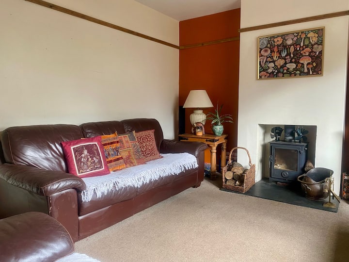 Comfortable 4-bed Home, Near Town & Transport - Honiton
