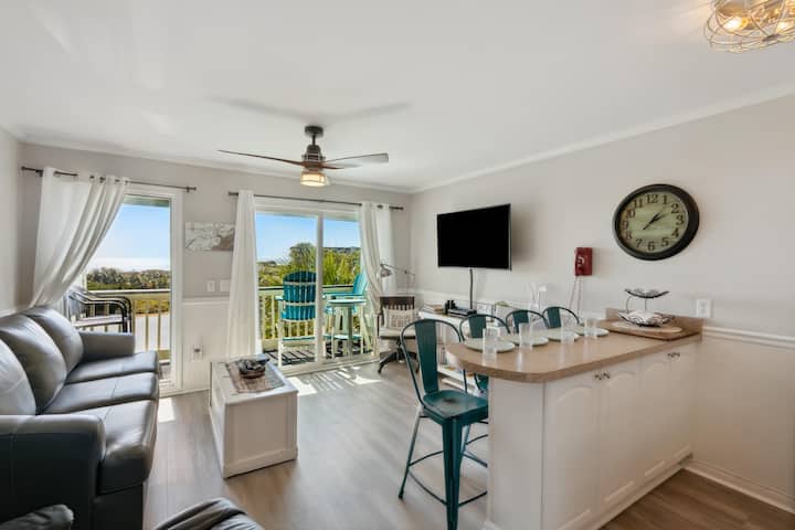 Ocean-view Condo With Private Balcony - Mount Pleasant, SC
