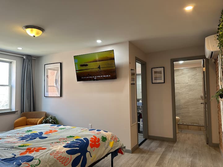 Newly Renovated. Queen. Kitchenette. Private Bath - Philadelphia, PA