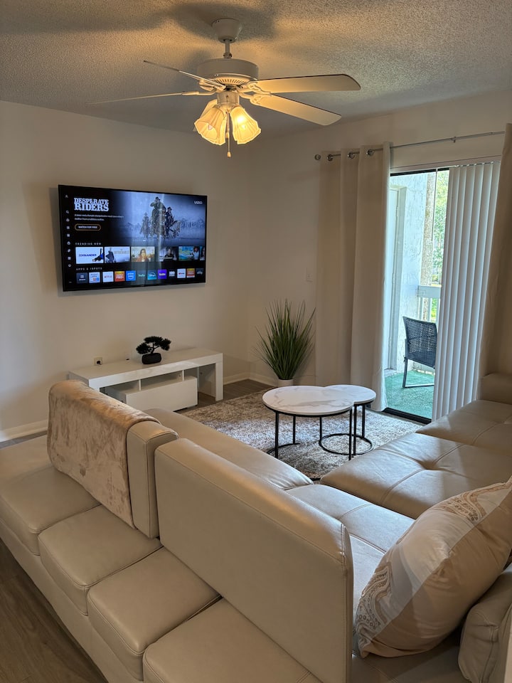 Cozy 1br Apartment W/ Lakeview - Margate, FL