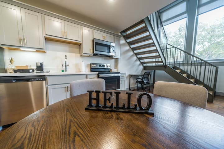 Downtown Loft Retreat | Nearby Parking | 2f - Louisville, KY