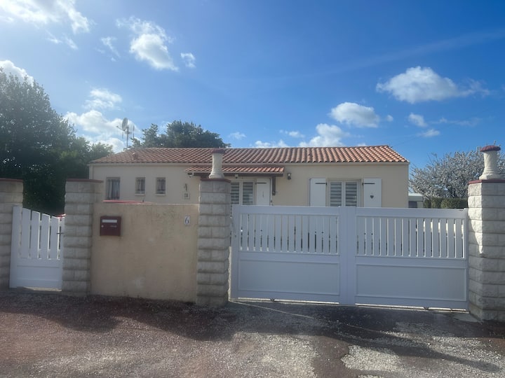 Maison Estivale Avec Jardin Jusqu’à 6 Personnes. - Royan