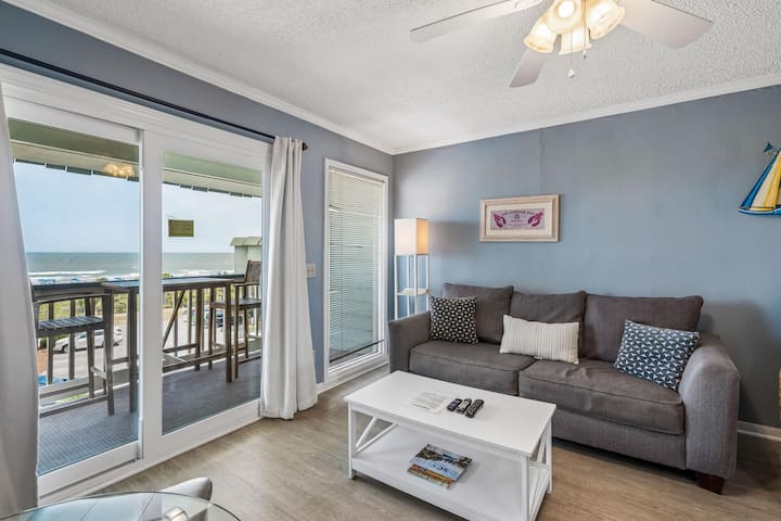 Oceanfront Condo With Private Balcony & Outstandin - Isle of Palms, SC