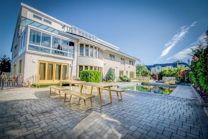 6br Bayside Home W/ Pool + Pool Table - Port Washington, NY