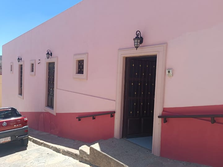 Hermosa Y Amplia Casa En El Corazón De La Ciudad - 사카테카스
