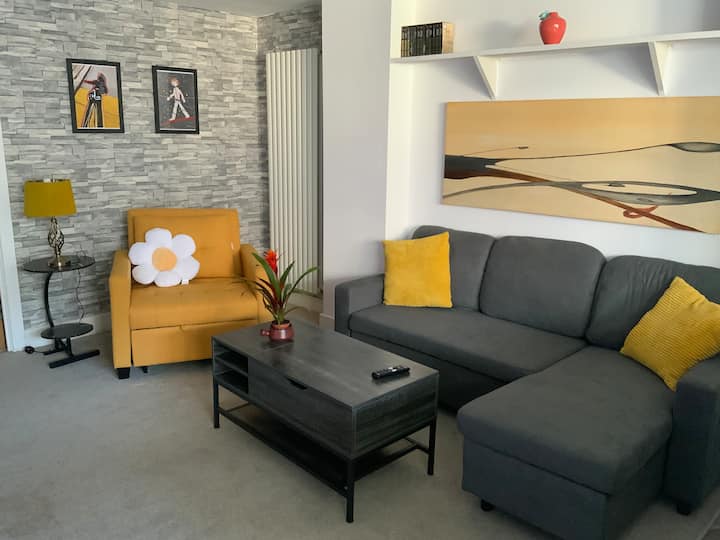 Luxury Gated Apartment In Altrincham Centre. Patio - Altrincham