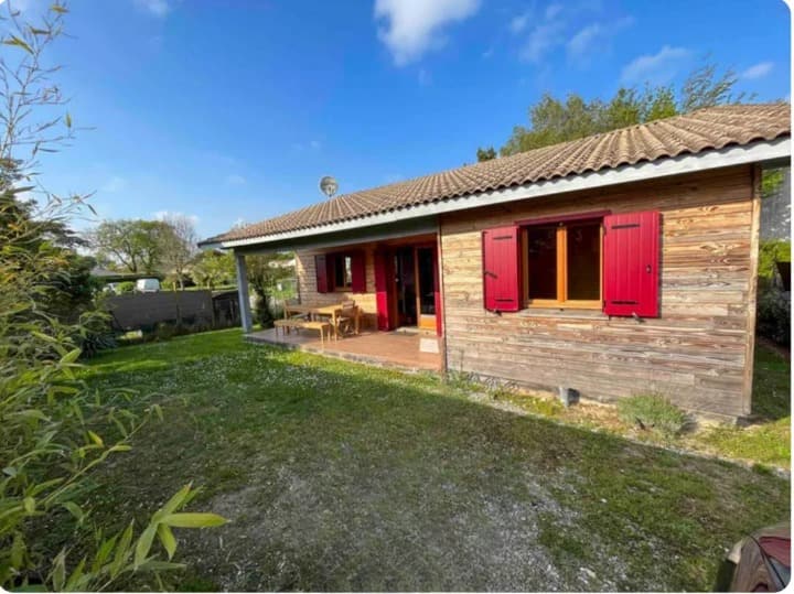 Chalet Bois Et Volets Rouges — Mer à 5 Min - La Palmyre