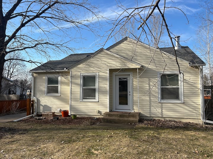 Peaceful Spacious Home | Sleeps 6+ | Near Smu - Winona, MN