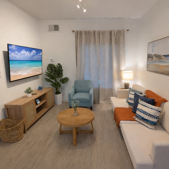 Stylish And Peaceful 2 Bd/2bh Condo - Free Shuttle - Orlando