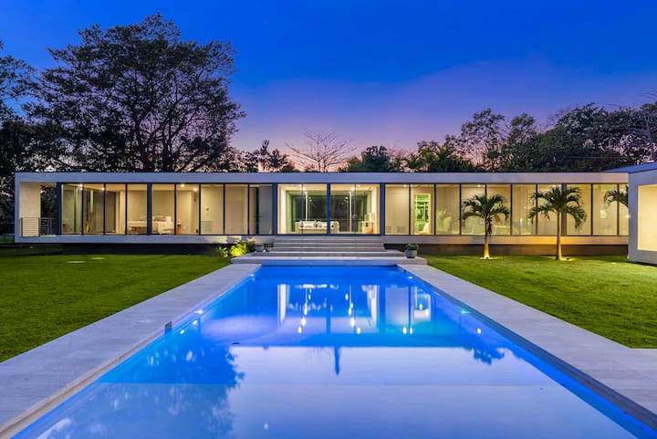 Modern Villa W Pool + Spacious Outdoor Living - Zoo Miami, Miami