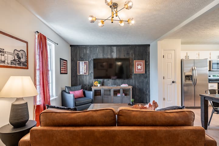 Stylish Townhome 1.5 Miles To Gulch & Bway Area! - 내슈빌