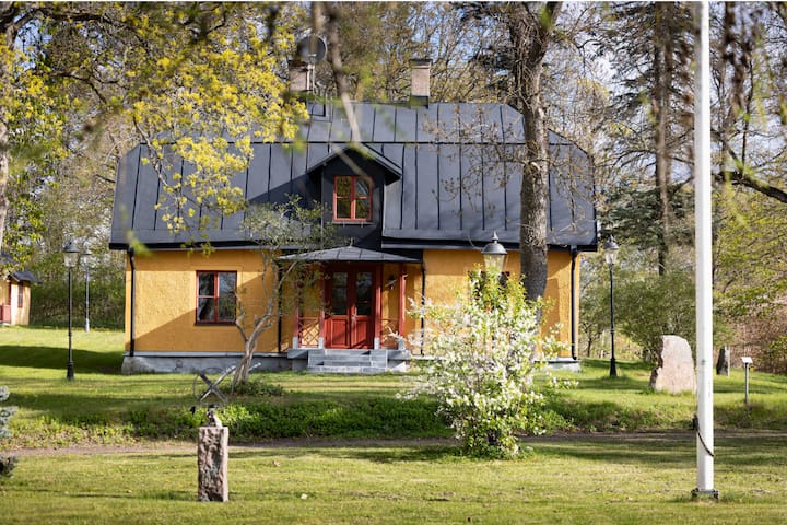 Charming 1700s Estate With Runestones - Täby