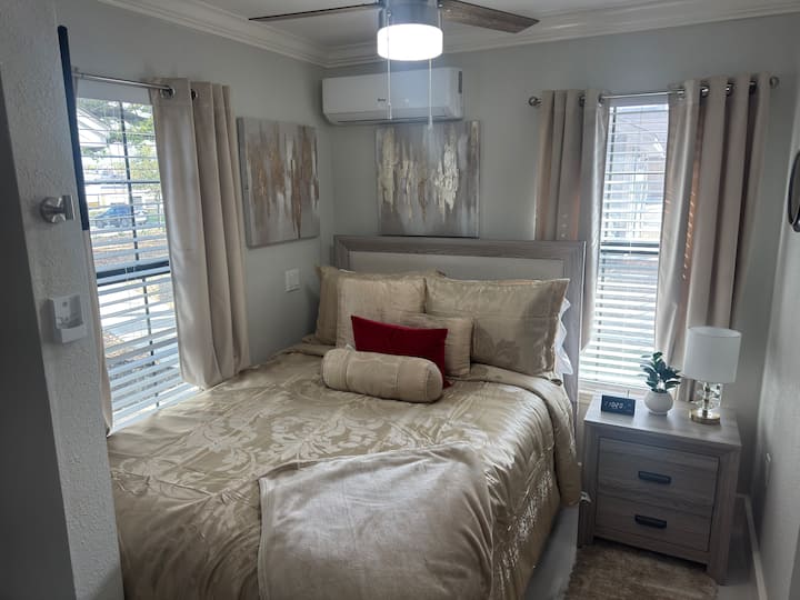 Suite 130 Luxe | Stylish + Private Stay - San Antonio Aquarium, Leon Valley