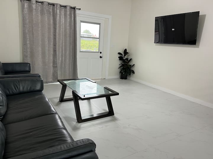 Center Of Hilo, Fully Ac 5 Minutes To The Beaches. - Hilo, HI
