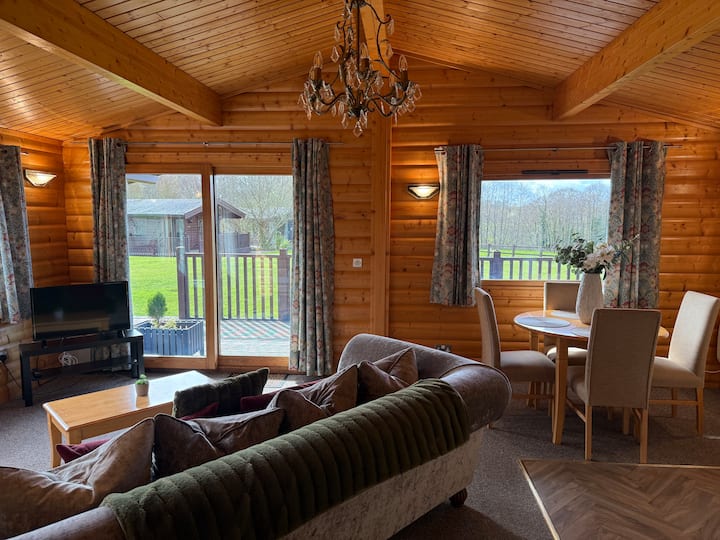 Log Cabin ‘Cherry’ In Exeter, Devon - Crediton