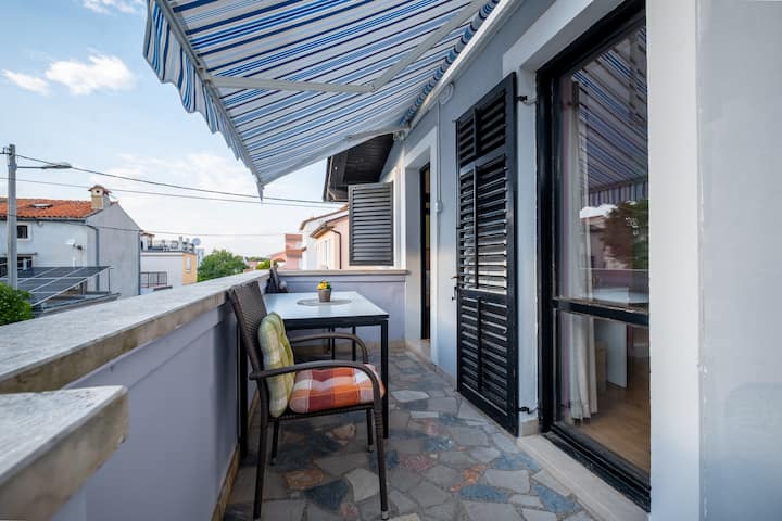 Apartment With Balcony - Premantura