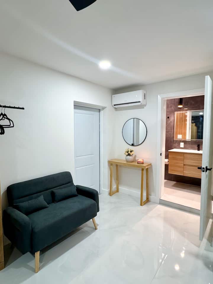 Stylish Private Studio - Fort Lauderdale, FL