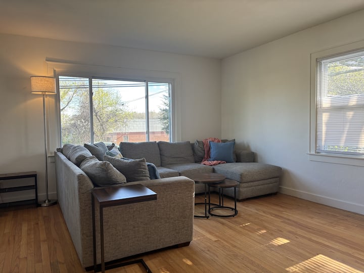 Gillette Getaway In Milford - Sleeps 16 - Milford, MA