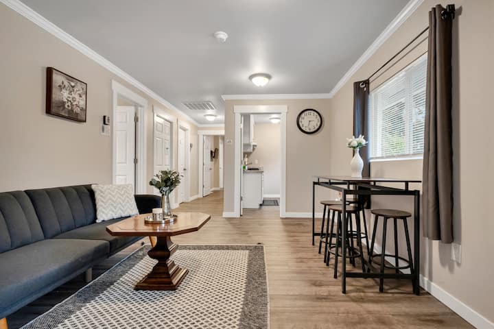 Judkins Entire Home Near Downtown & Light Rail - Seattle, WA