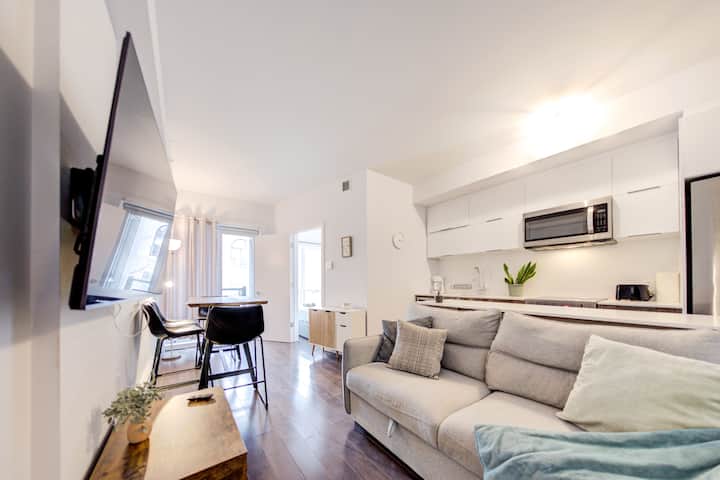 The Heart Of The Main: Sleek Urban Designer Loft - Montreal