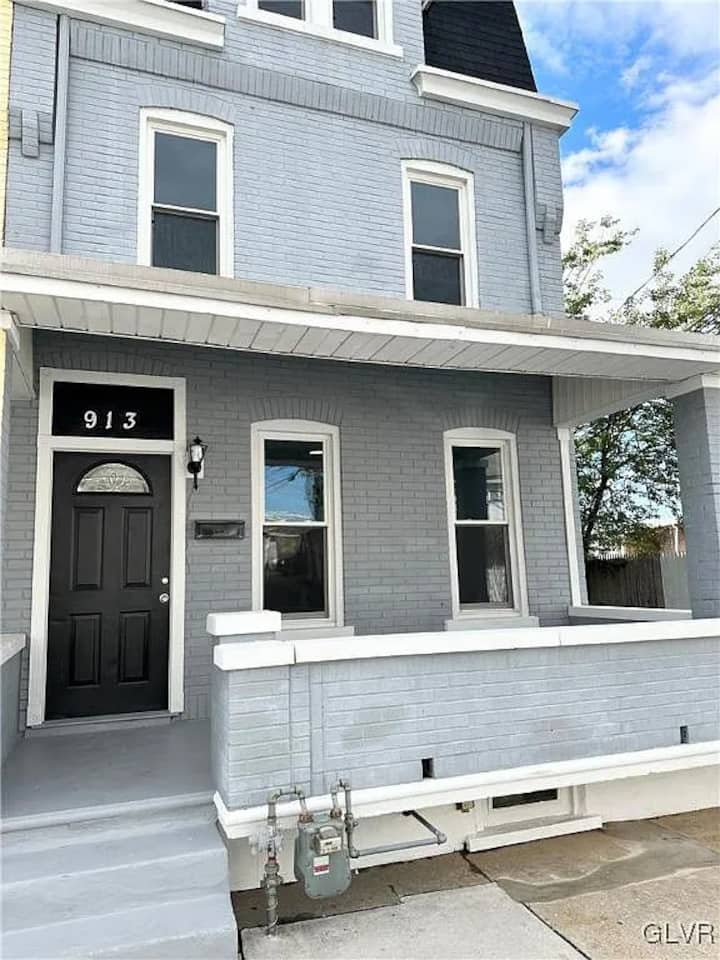 2 Bed Remodeled Apt With Patio & Parking Incluided - Allentown, PA