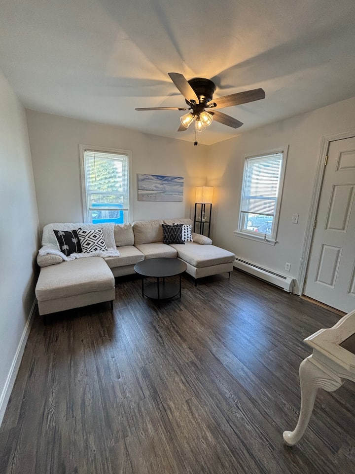 Downtown Bristol, Walking Distance To Everything - Swansea, MA