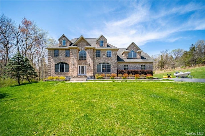 Large 11br Getaway | Pool, Spa & Game Room - Rockland County, NY