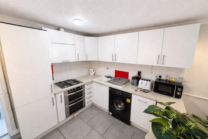 Bright & Comfortable Room In Heart Of Canterbury - Canterbury