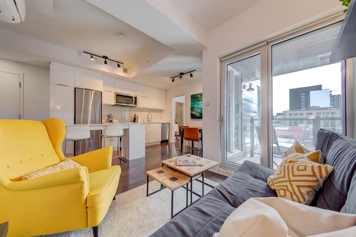 Luxe Urban Retreat – Modern 1br With Balcony - Montreal