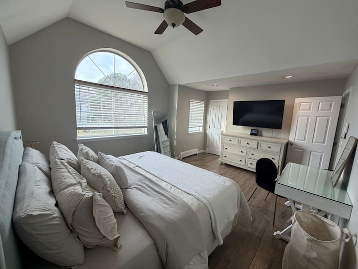 Port Jeff Home- Explore Long Island! - Medford, NY