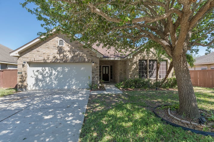 Perfect Family Home In A Prime Neighborhood - Mission, TX