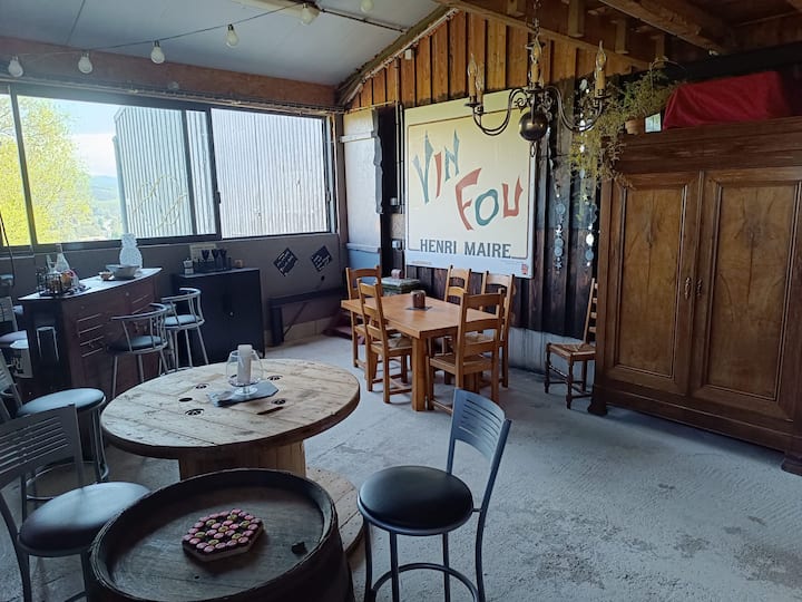 Refuge Voyageurs Motards Au Milieu Des Vignes - Arbois