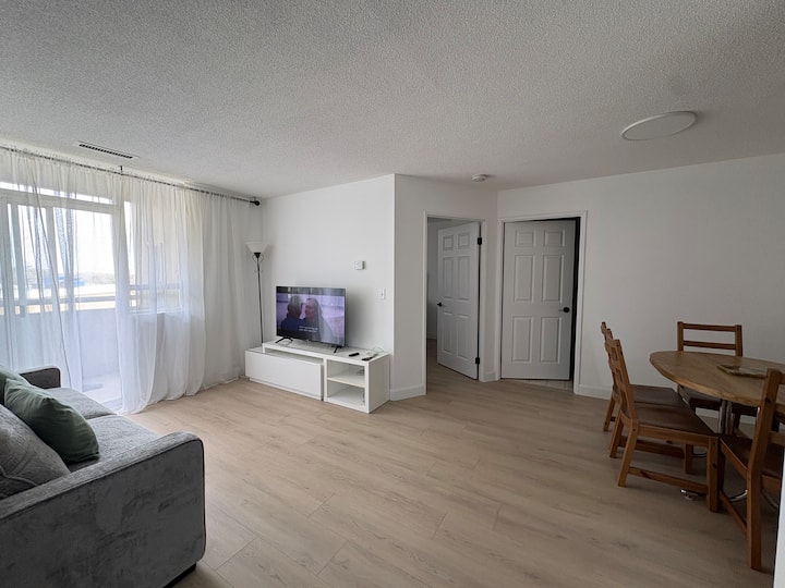 Modern 2br Condo | Parking | Subway | Patio - Toronto