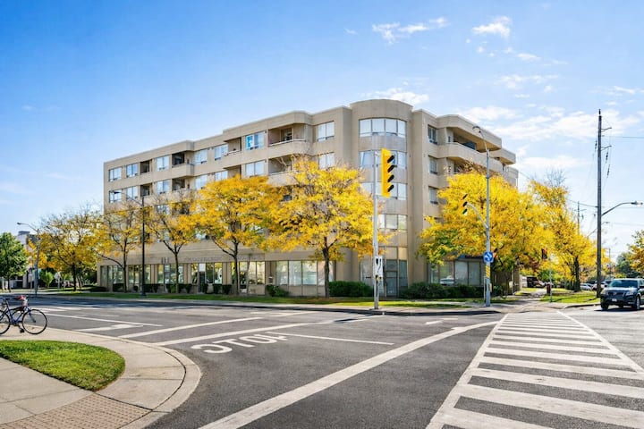 Modern 2br Condo | Parking | Subway | Patio - Vaughan