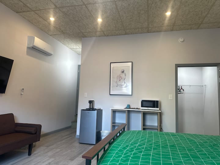 Newly Renovated | Queen Bed & Sofa | Workplace - Philadelphie, PA