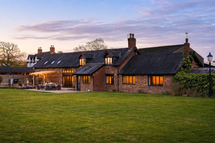 Farmhouse Retreat Sleeps 10 Manchester Airport - Stockport