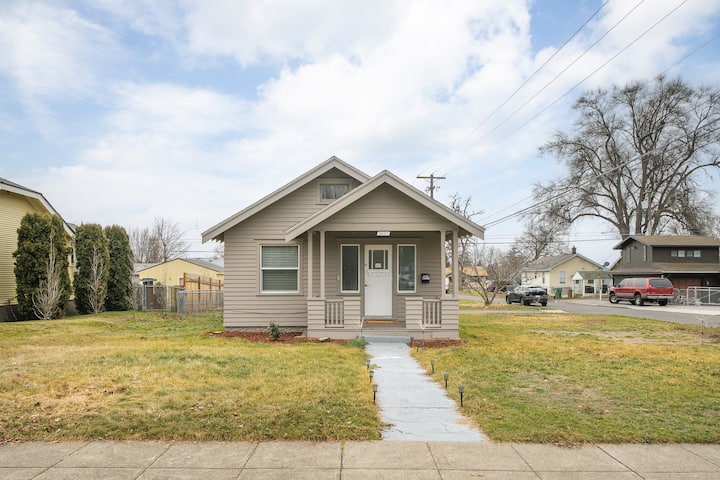 Furnished Cute House On A Quite Street - Spokane, WA
