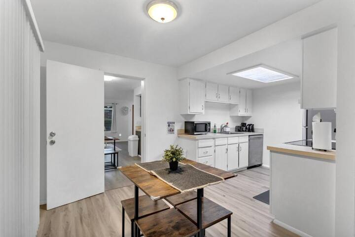 Central Bellevue Entire Home Near Downtown & I-90 - Bellevue