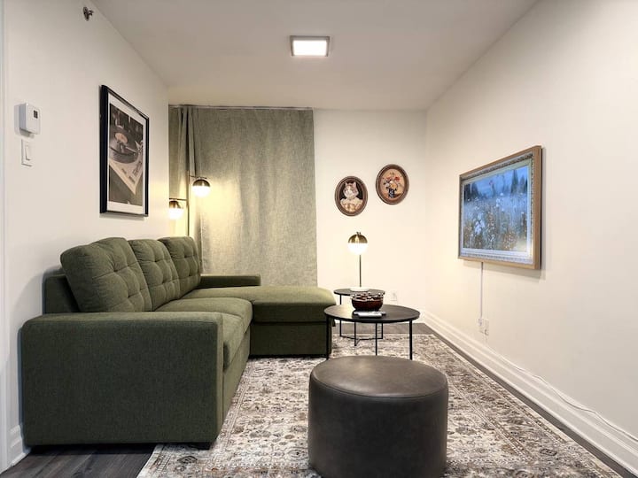 Modern 2br In Le Village | Sleeps 6 - Montreal