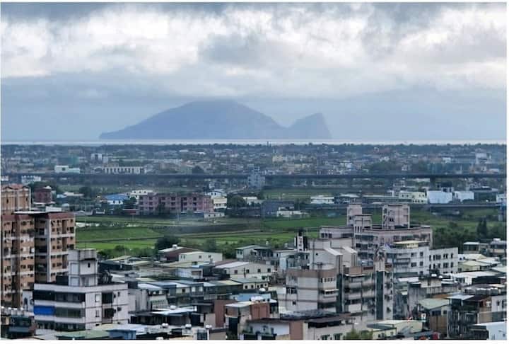 友愛旅居Yoai Living 宜蘭市中心 超大房間 高樓景觀 室內可免費停車 火車站 東門夜市旁 - Taipei