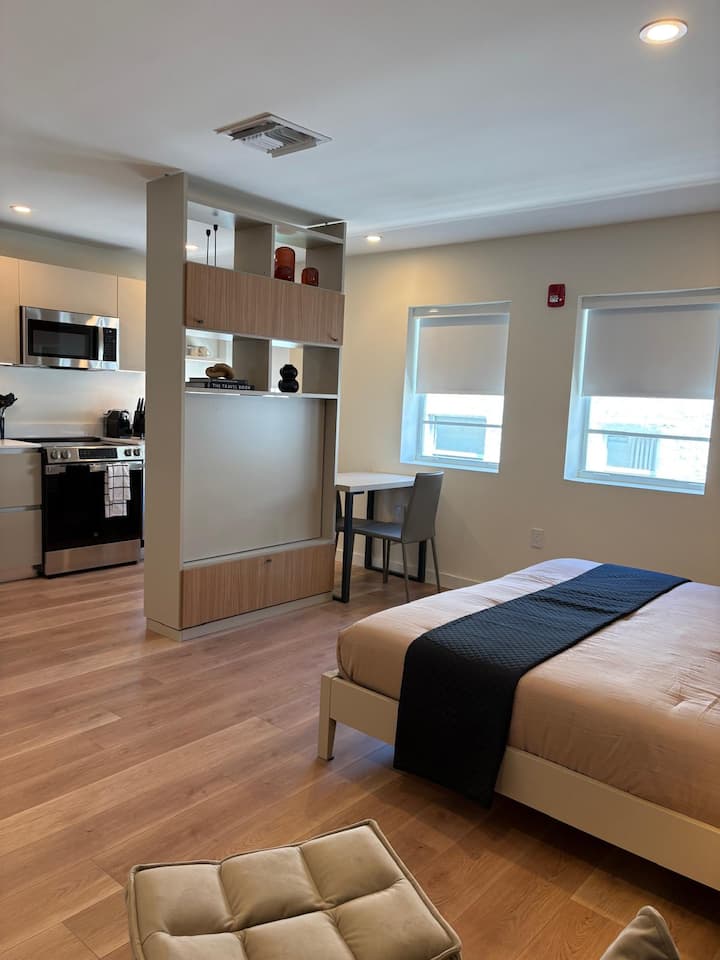 101 Modern And Unique Studio In Sofi! - South Beach, FL