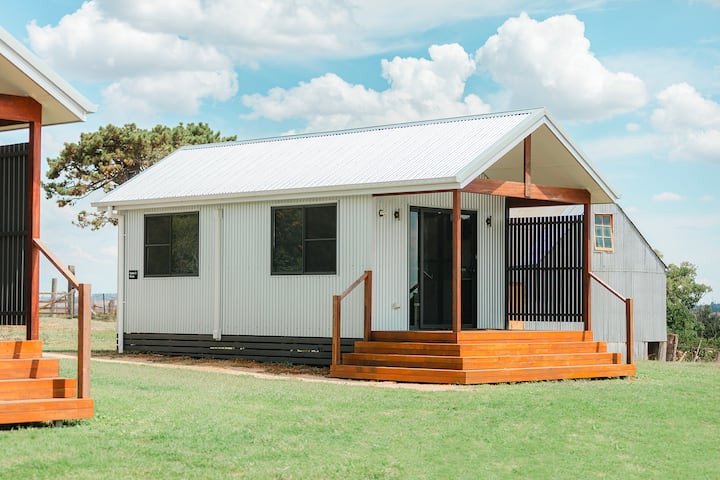 Doris Cabin | Saumarez Homestead - Armidale