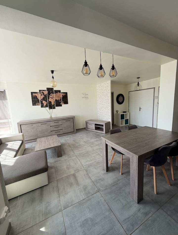 Grand Appartement Avec Balcon, Patio Et Parking - Andrézieux-Bouthéon